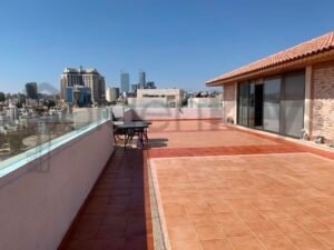 3rd Floor With A Roof – GoldenKeys